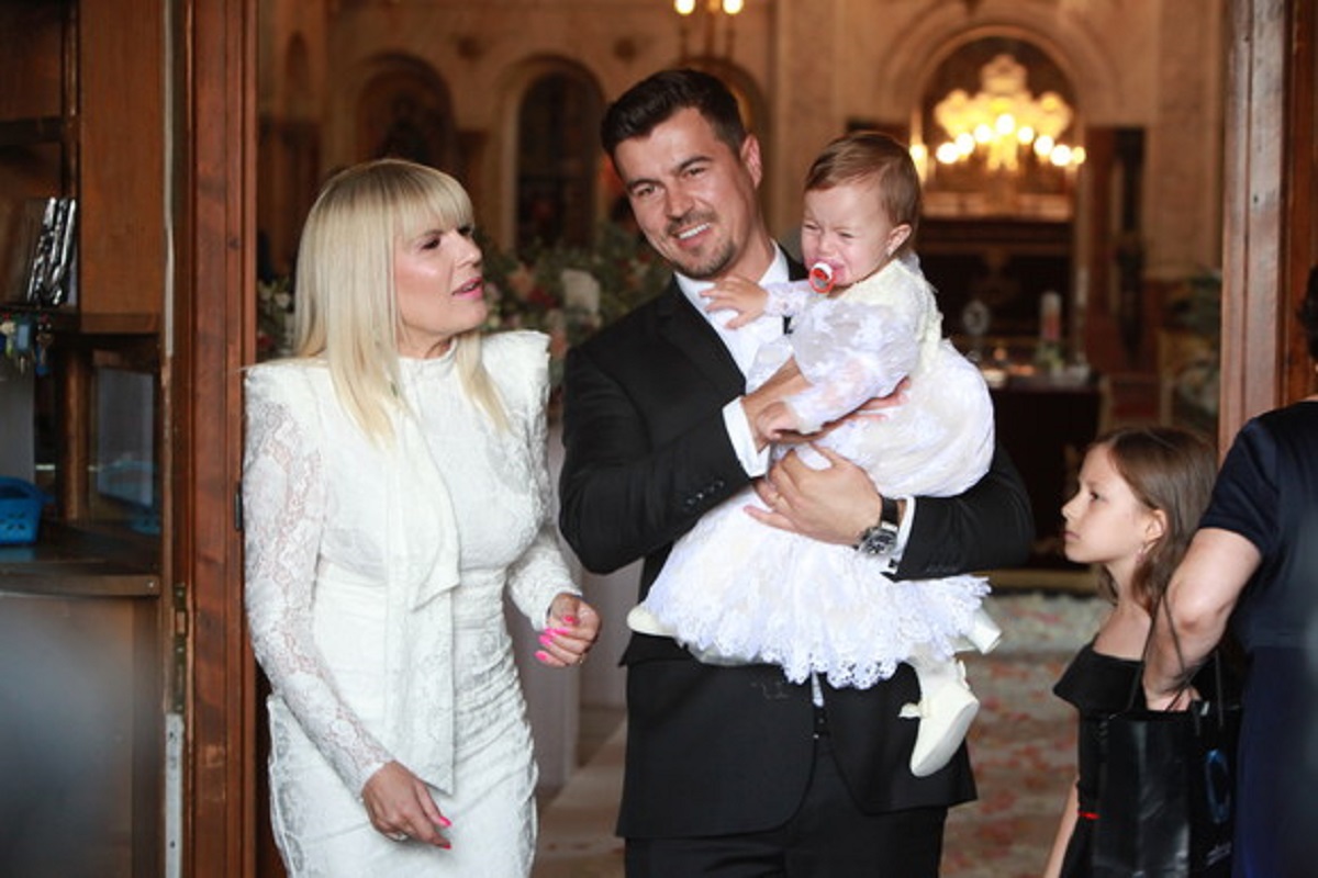 Adrian Alexandrov este topit după fetița lui și a Elenei Udrea. Cum a fost fotografiat alături ...