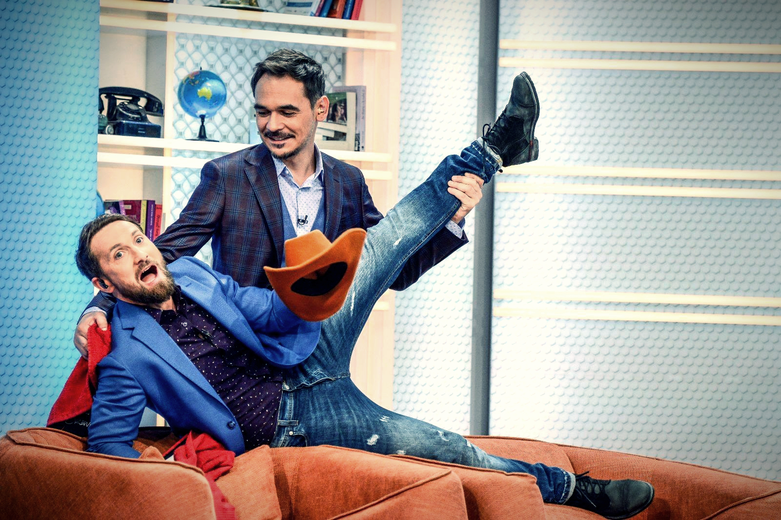 Cum face Răzvan Simion amor, de fapt. Dani Oțil l-a dat de gol în fața tuturor. Ramona Olaru ...