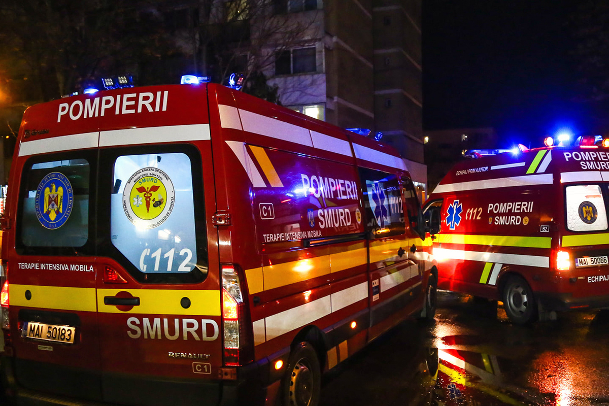 Un copil de 4 ani care era pe trotuar, rănit de un şofer din Roman căruia i s-a făcut rău la ...