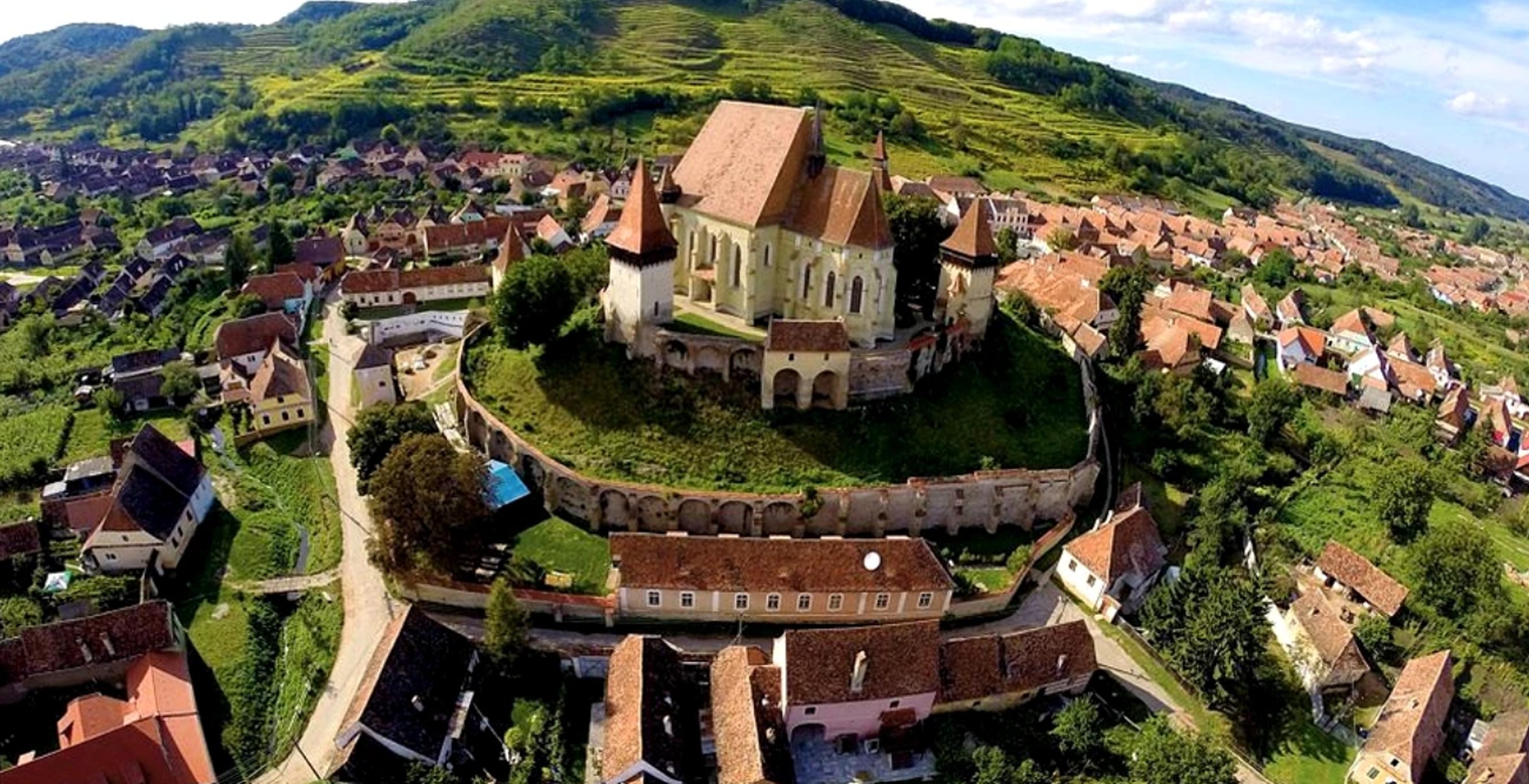 Satul din România care se află pe locul al doilea într-un top al localităţilor pitoreşti. E un ...