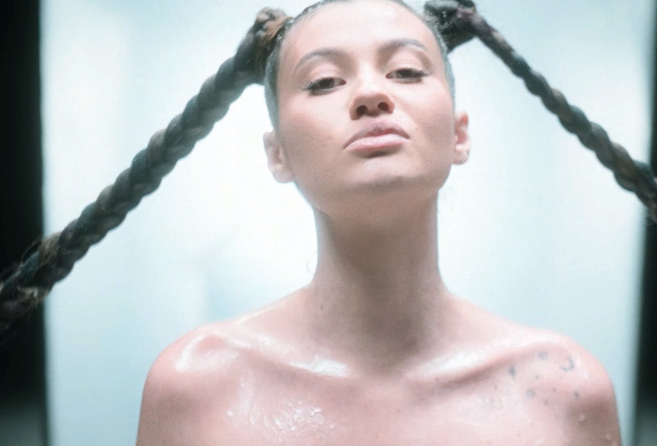 Cea mai 'vulgară melodie românească' a strâns aproape 400.000 de vizualizări pe YouTube, într-o ...