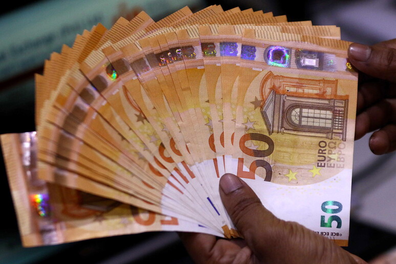 Bancnotele de care trebuie să te fereşti. Avertismentul poliţiştilor, detaliile la care să fii ...