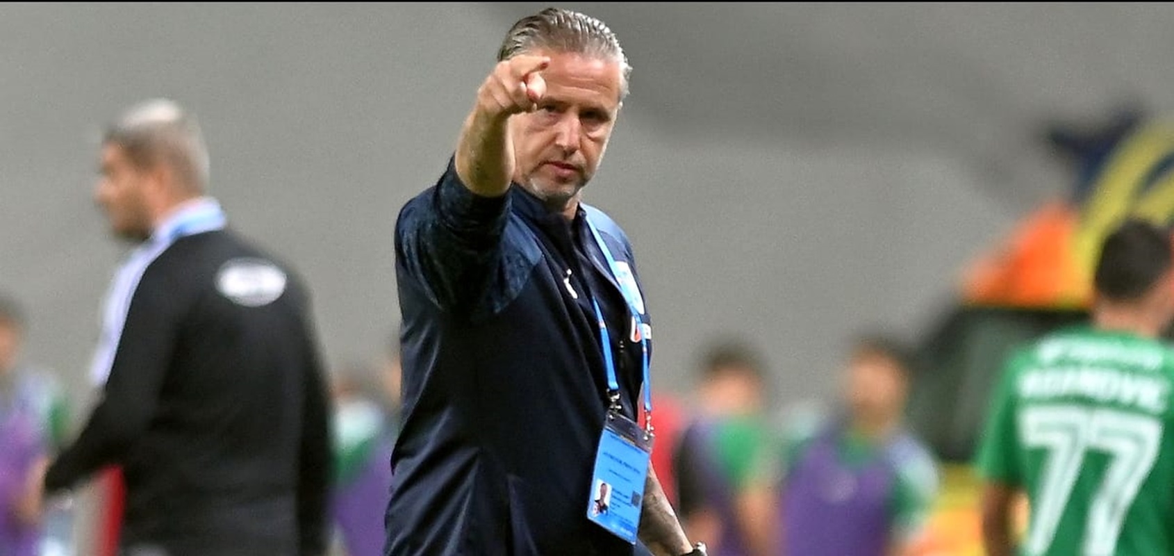 Ce salariu are Laurențiu Reghecampf la noua lui echipă din Africa. Antrenorul se umple de bani ...