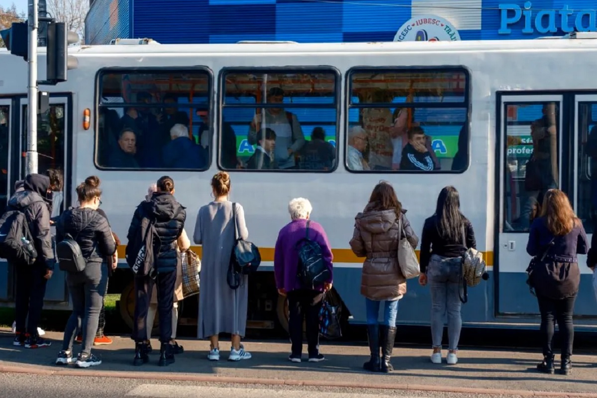 Cum vor circula tramvaiele și autobuzele în Noaptea de Revelion. Program STB de 31 decembrie ...