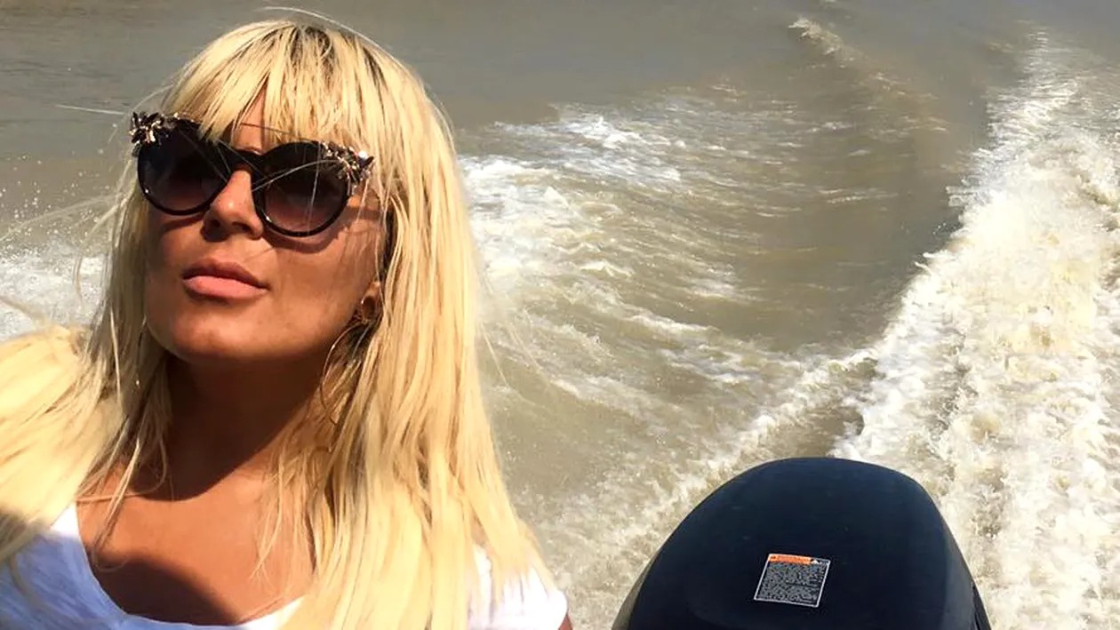 Elena Udrea a întors toate privirile pe stradă. S-a afișat cu o geantă Louis Vuitton de zeci de ...