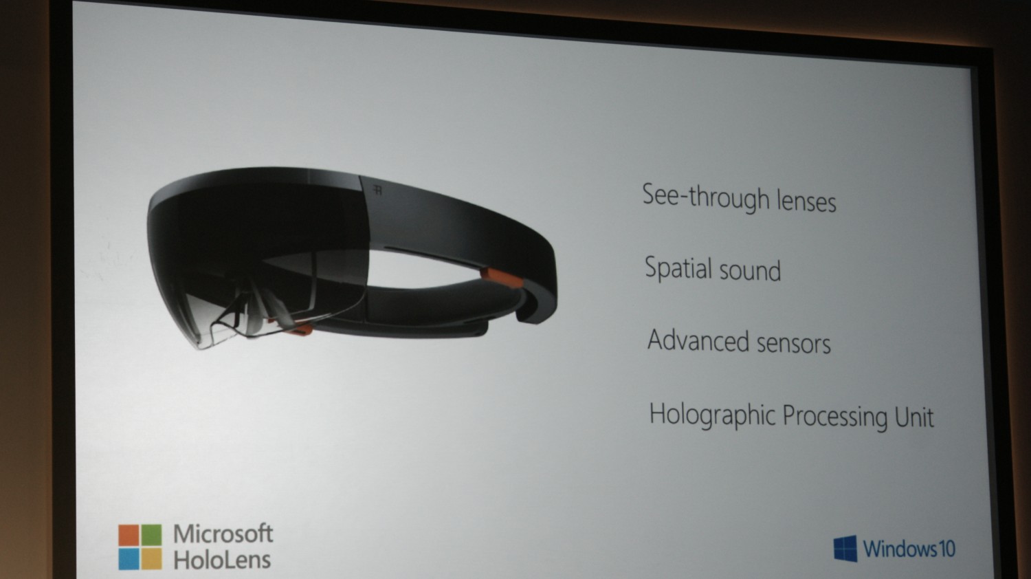 Microsoft a anunțat Windows HoloLens, ochelarii care fac posibile ...