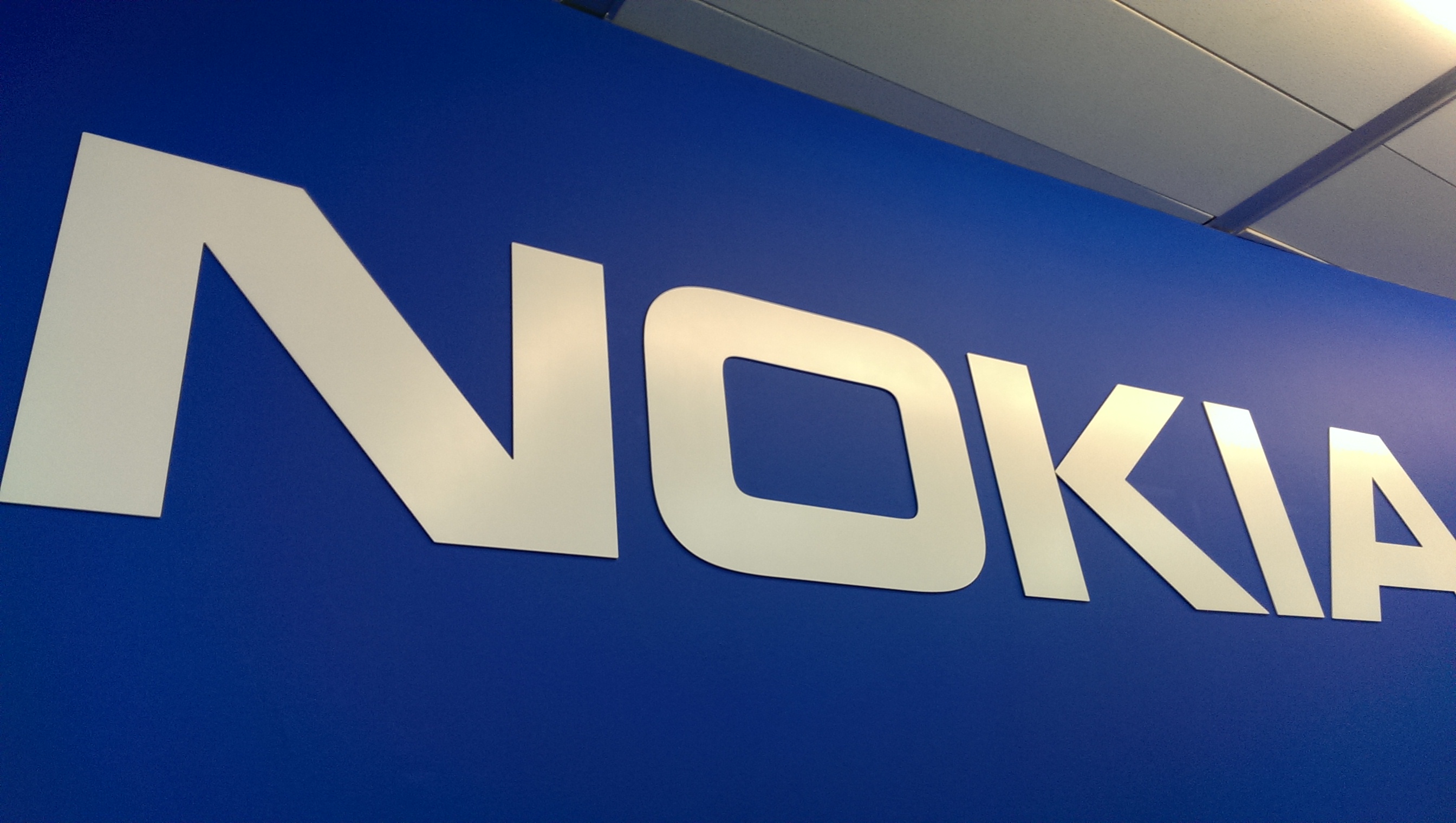 Tranzacția care anunță revenirea Nokia: Cumpără Alcatel
