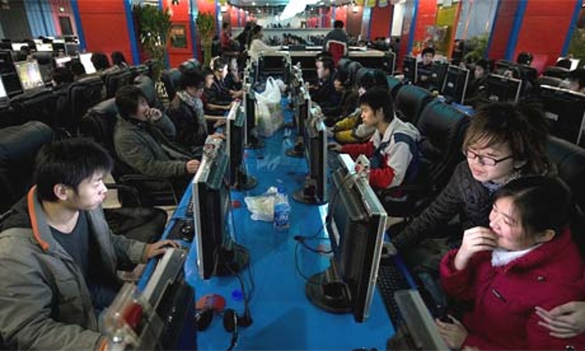 După 10 Ani Au Găsit O într Un Internet Cafe