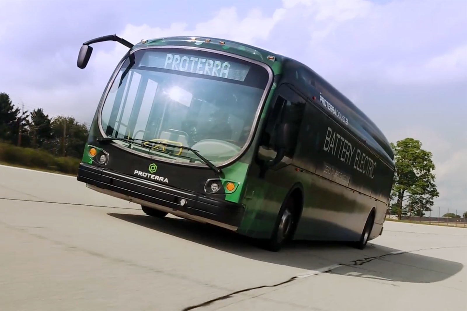 Un autobuz electric a stabilit un record mondial de autonomie