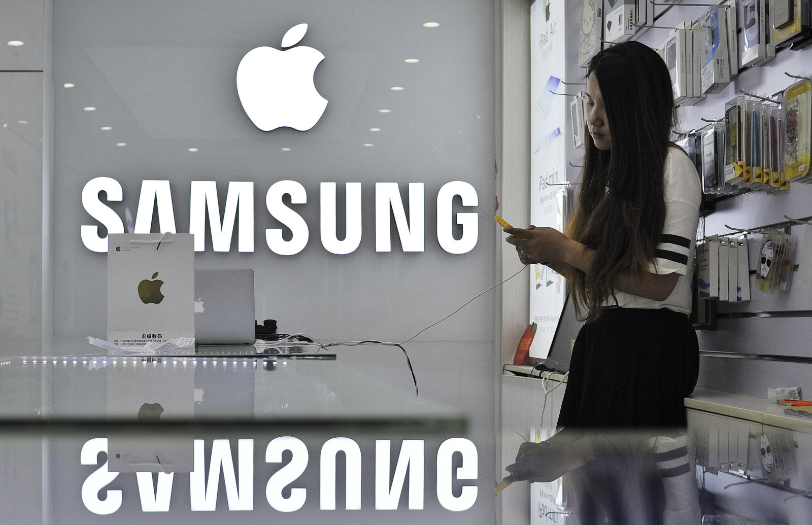 Cum a ajuns Samsung să „convertească” utilizatori de iPhone