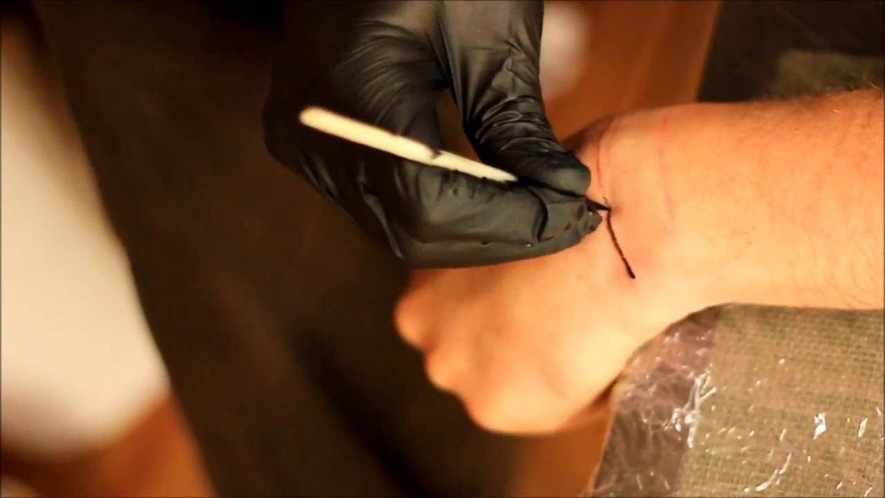 A fost descoperit cel mai vechi kit de tatuaj din lume