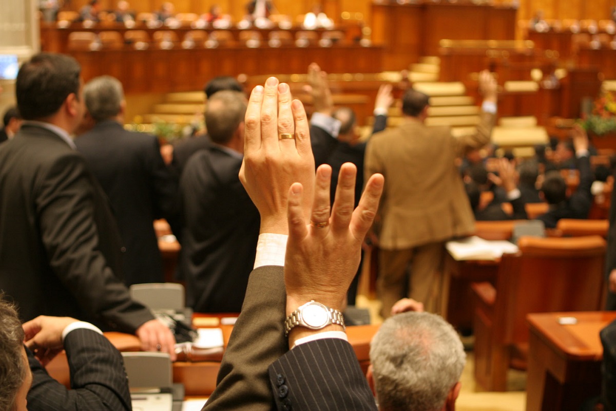 Legea avertizorilor de integritate, promulgată de Iohannis. Ce înseamnă ...
