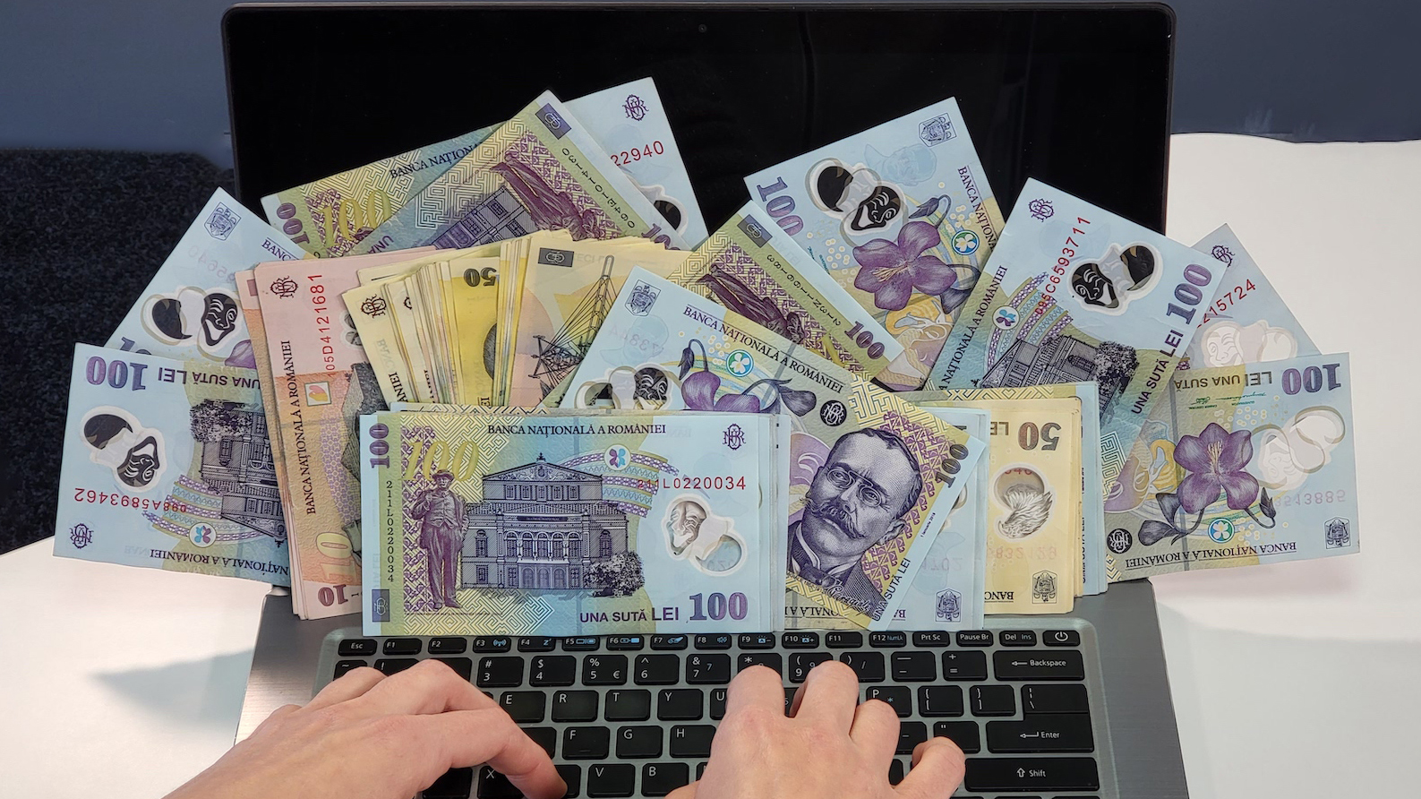 Până la 15.000 de lei de la stat pentru viitorii părinți din România: ce spune legea, care este ...