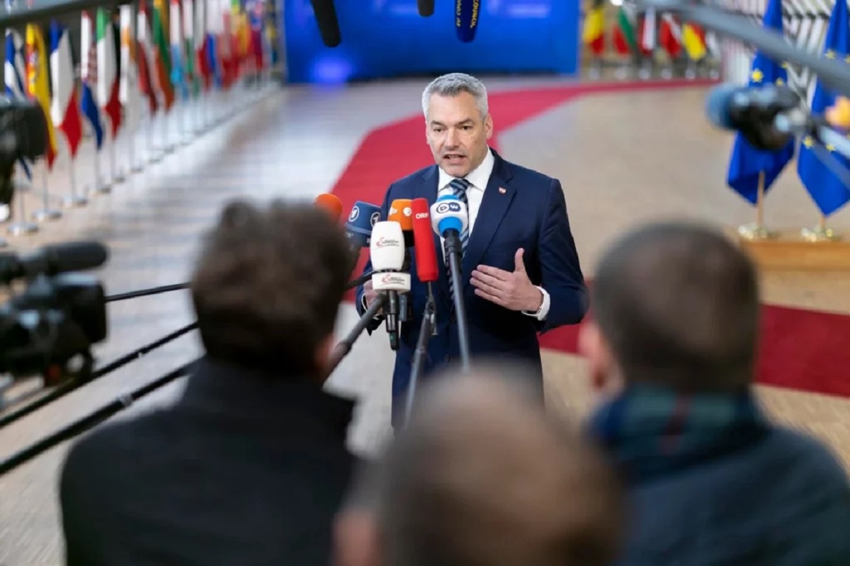 VIDEO Cancelarul Karl Nehammer, scos din minți de tema Schengen. Schimb de replici despre România