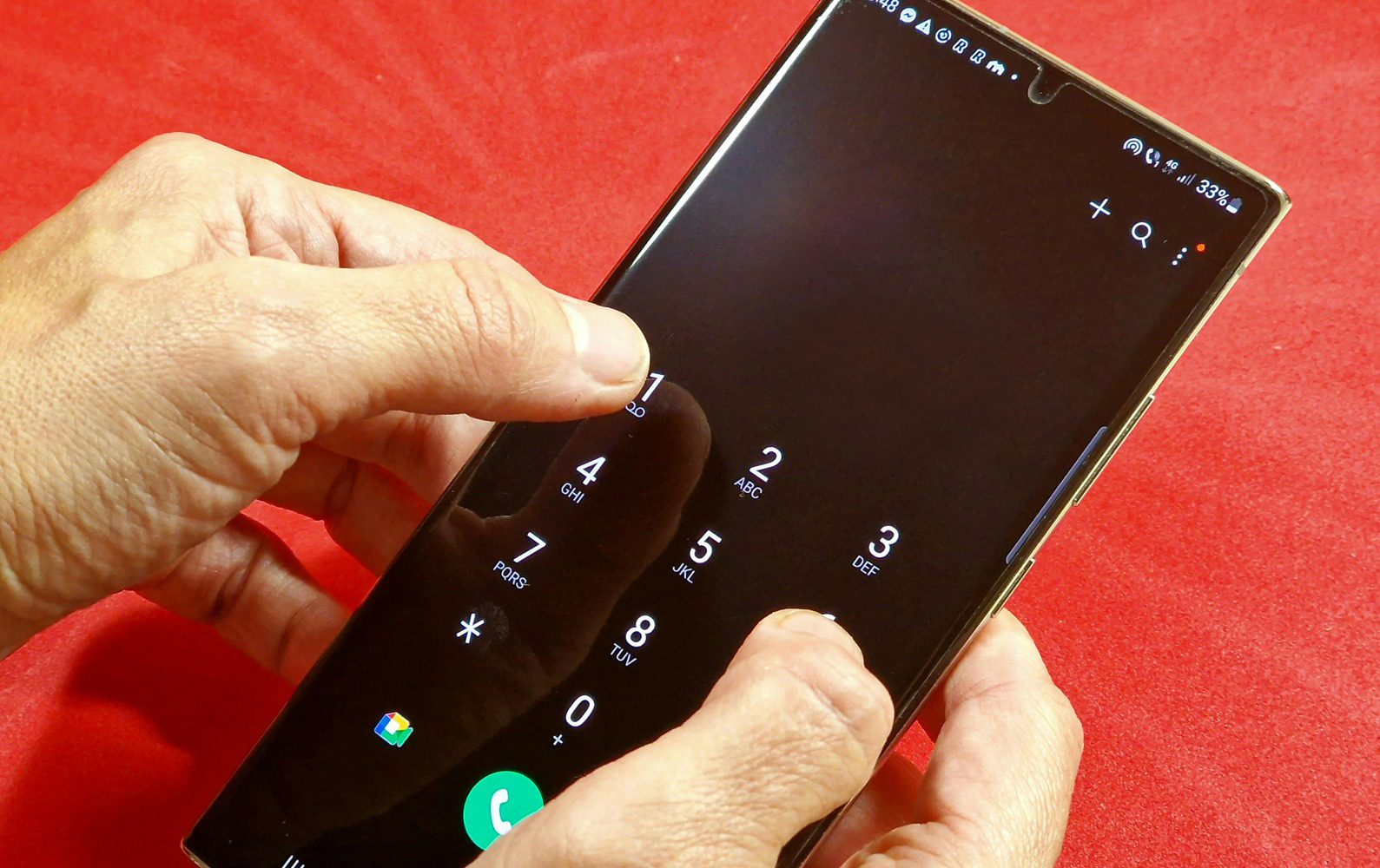 Ce se întâmplă dacă tastezi codul '0011' pe telefonul tău. Detaliul ...