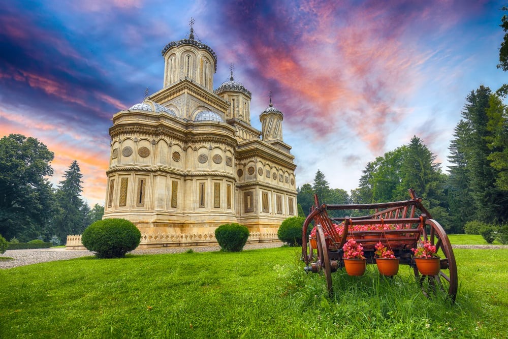 România, țara bogată în biserici și mănăstiri. Cele mai frumoase lăcașe ...
