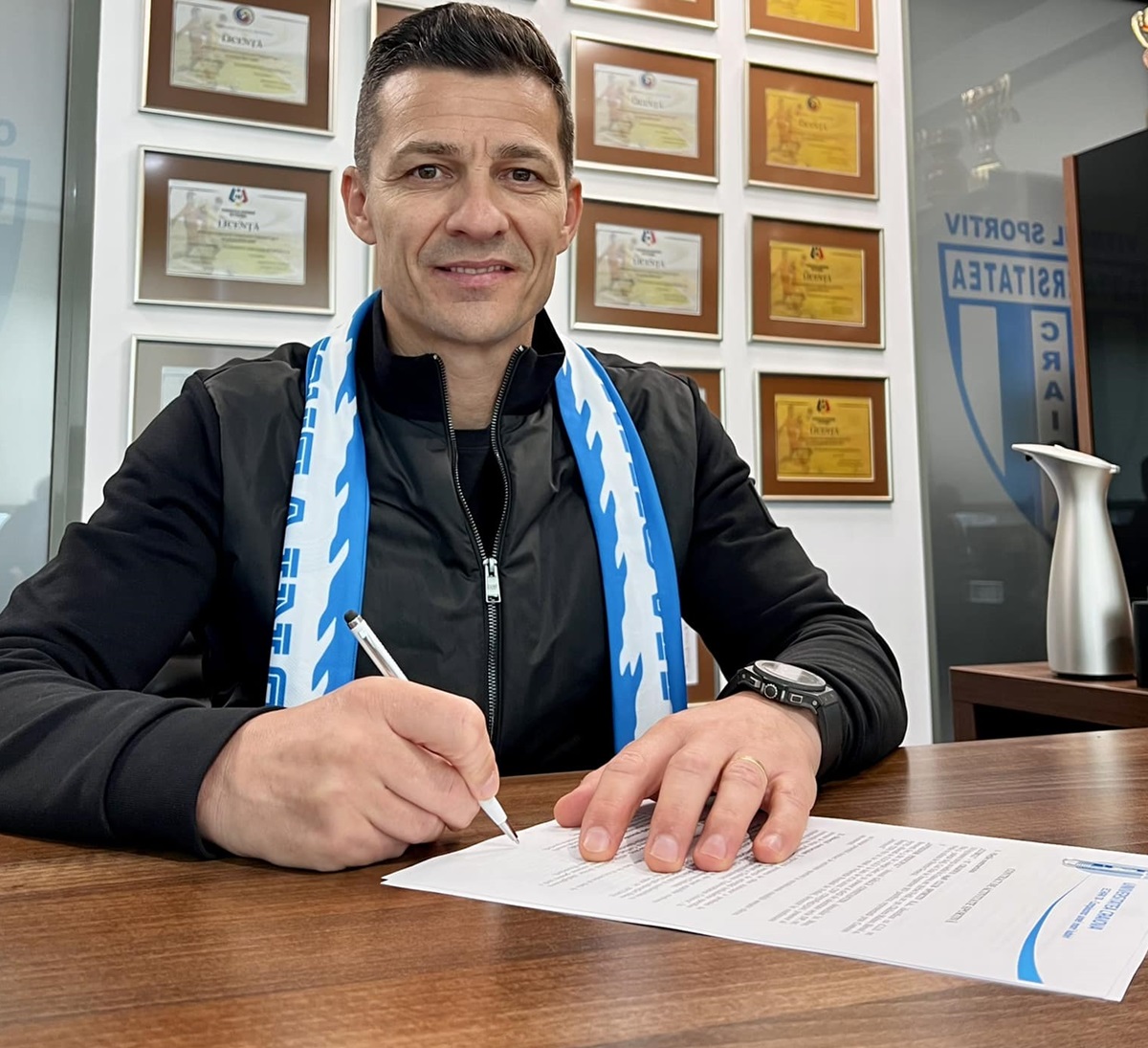 Costel Gîlcă este noul antrenor de la Universitatea Craiova. Salariul ...