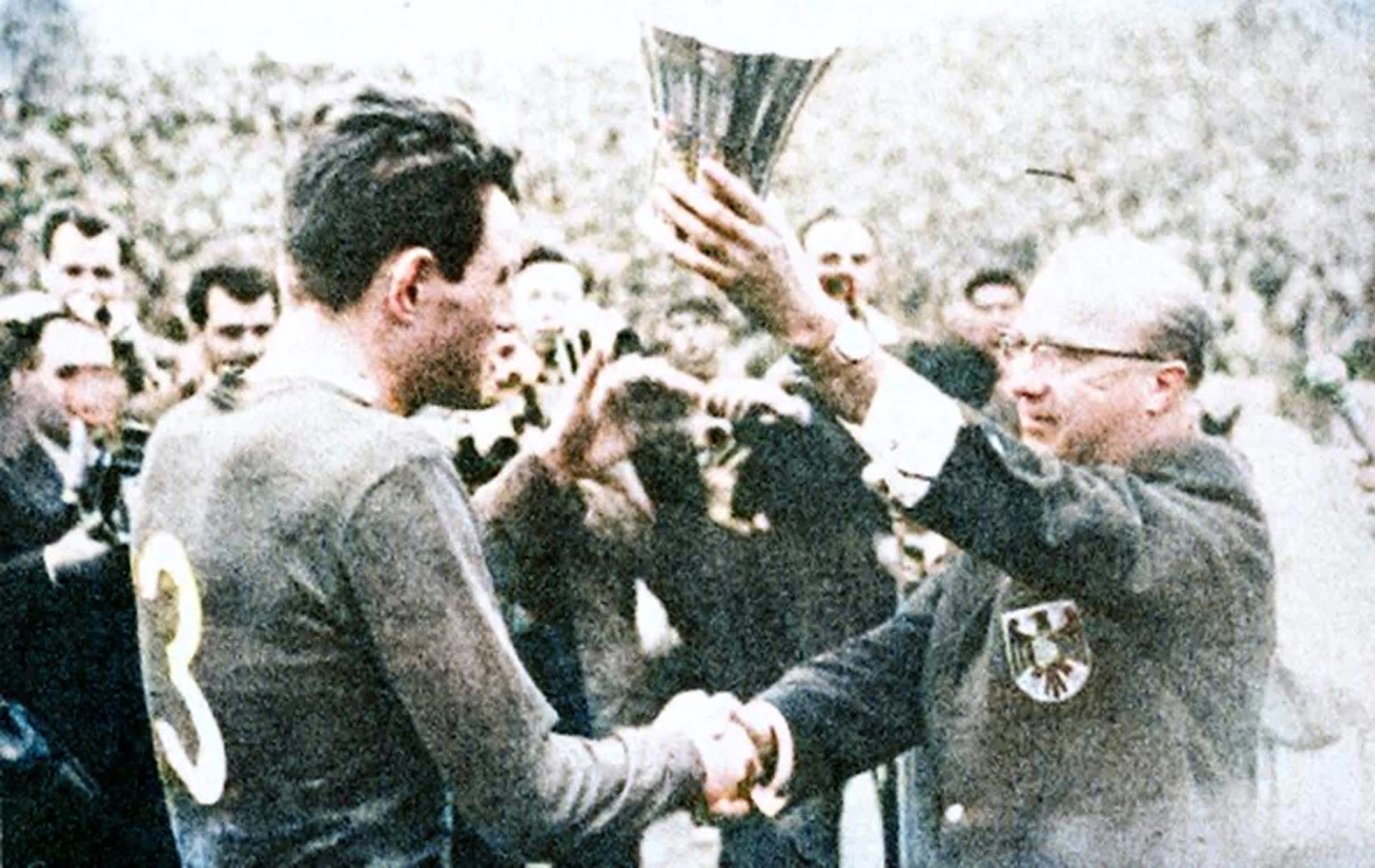 Singurul trofeu european câștigat de o echipă națională de fotbal a ...