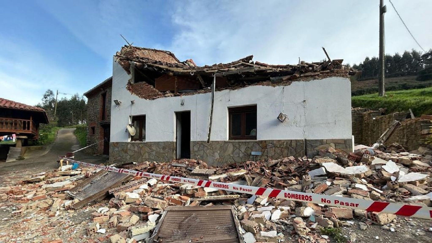 Casa unor români din Spania s-a prăbușit din senin. O persoană în stare ...