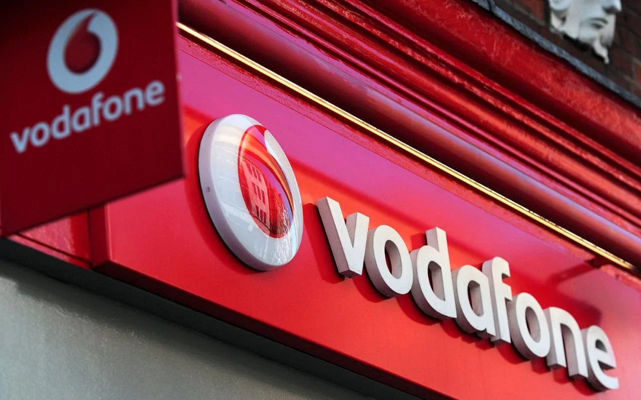 Vodafone introduce o taxă de 4 lei pentru reîncărcarea cartelelor prepay