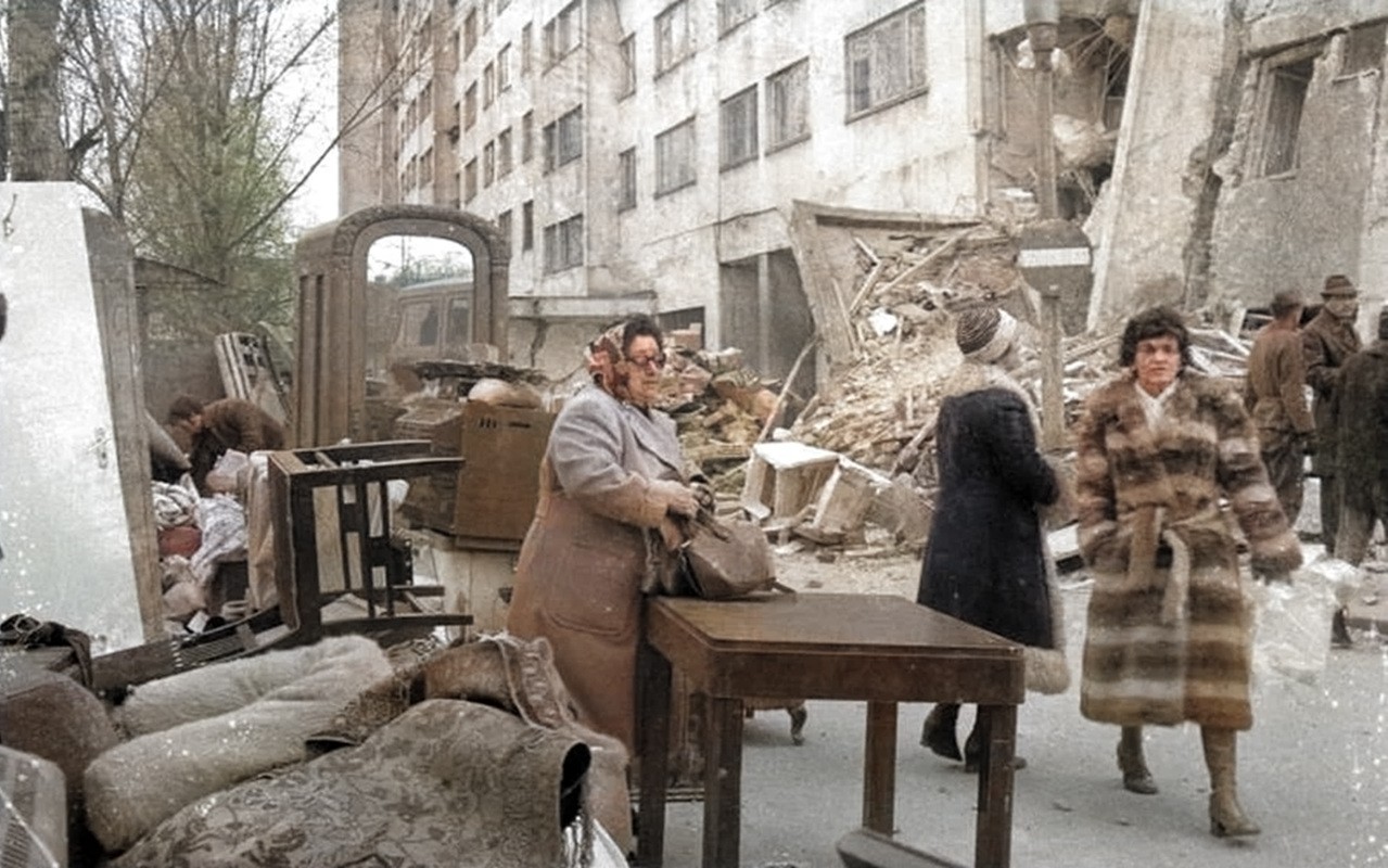 Blocul supraviețuitorilor de la cutremurul din 1977: Nicolae Ceaușescu a inspectat personal ...