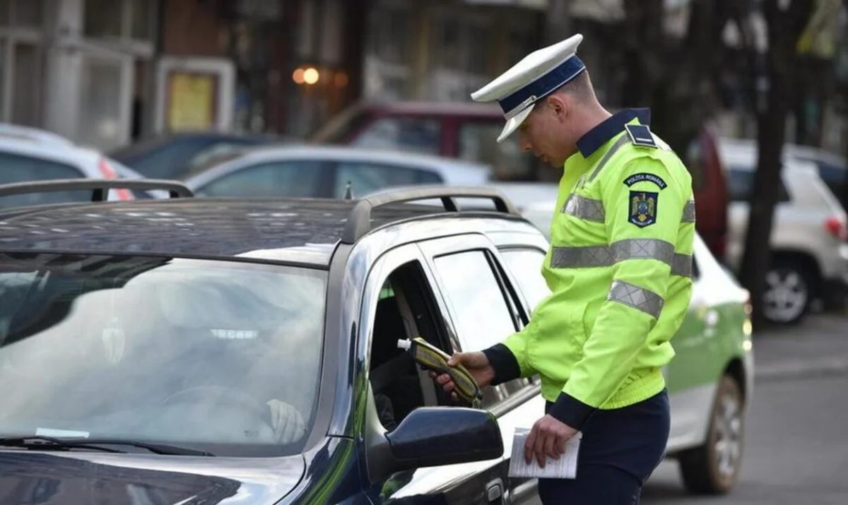Ce obligaţii ai când te opresc poliţiştii de la Rutieră? Actele pe care ...