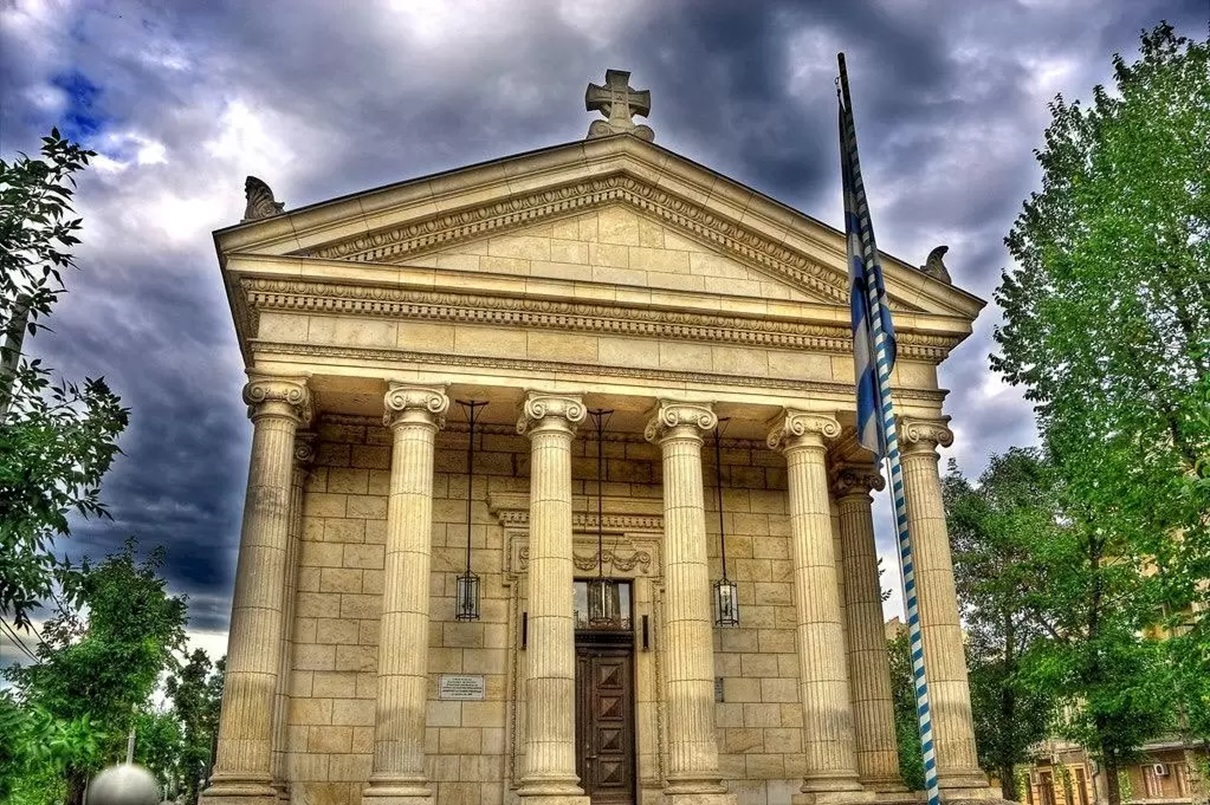 Singurul templu elen din România se află chiar în inima Capitalei ...