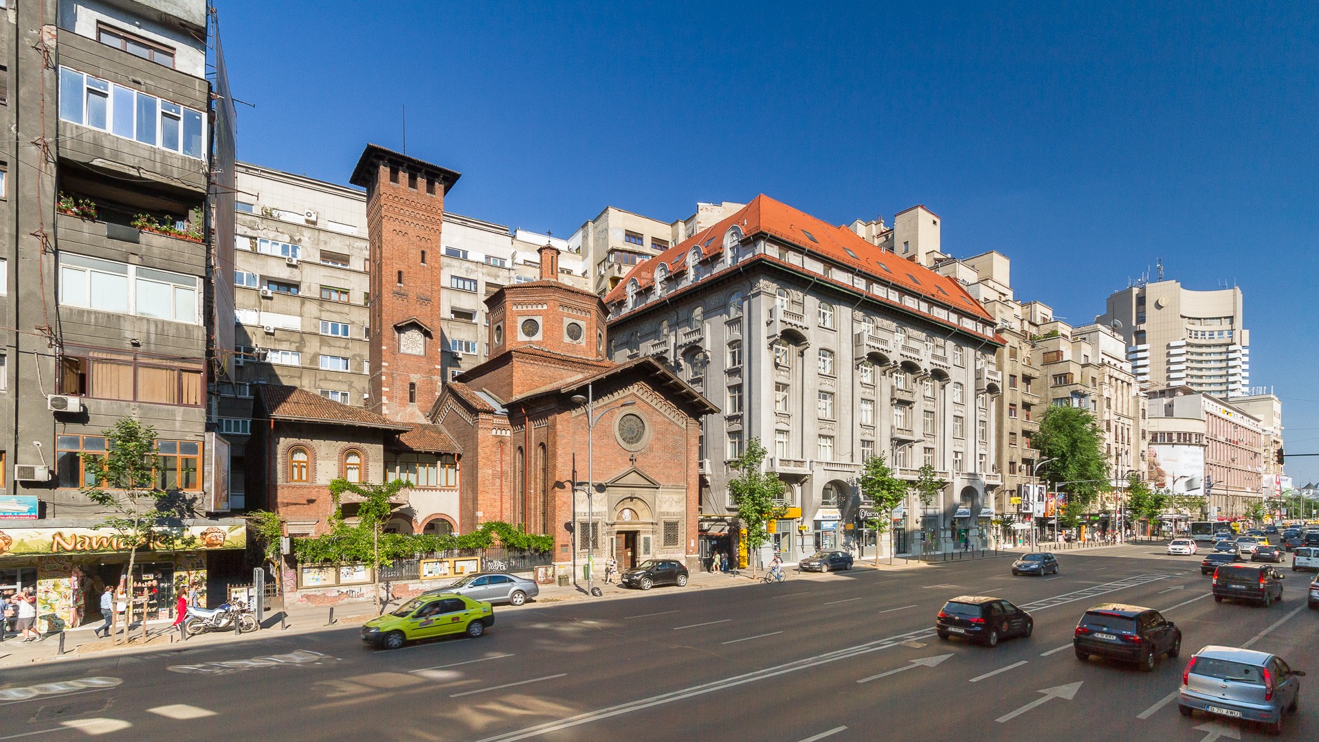 ”Tempus fugit”. Biserica Italiană din București, clădirea care dă ora ...