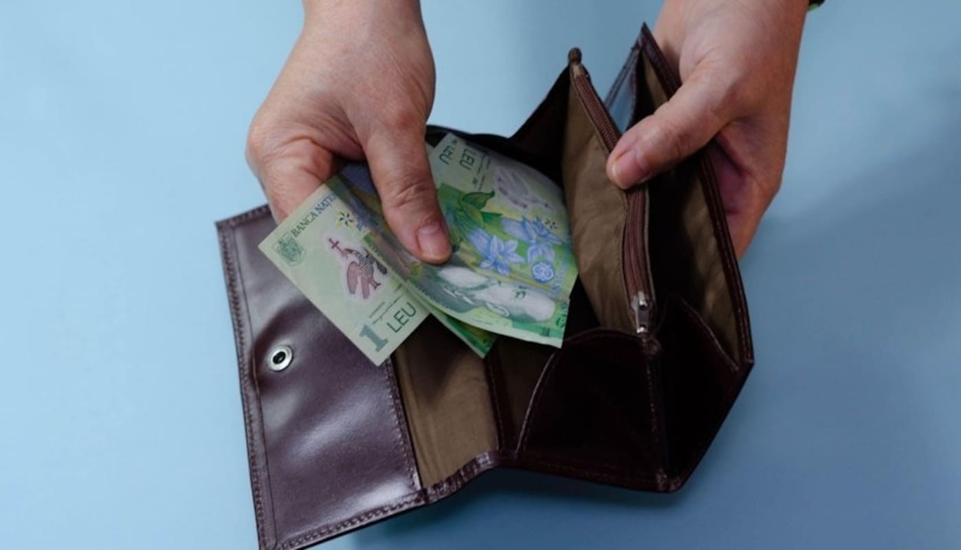 1 din 3 angajați români se vaită de epuizare și "salariu de mizerie ...