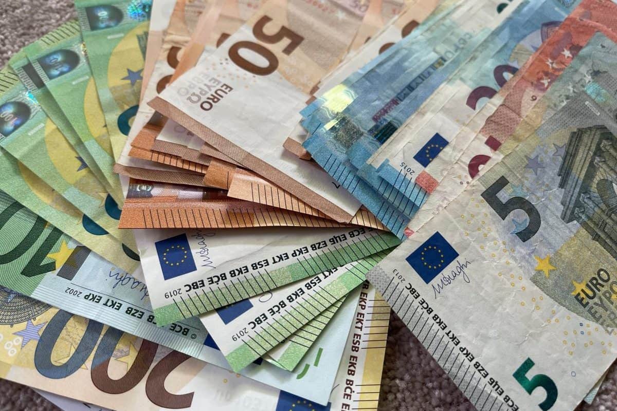 Euro a ajuns la un nou record. Ce este Black Wednesday, fenomenul care ar putea afecta România