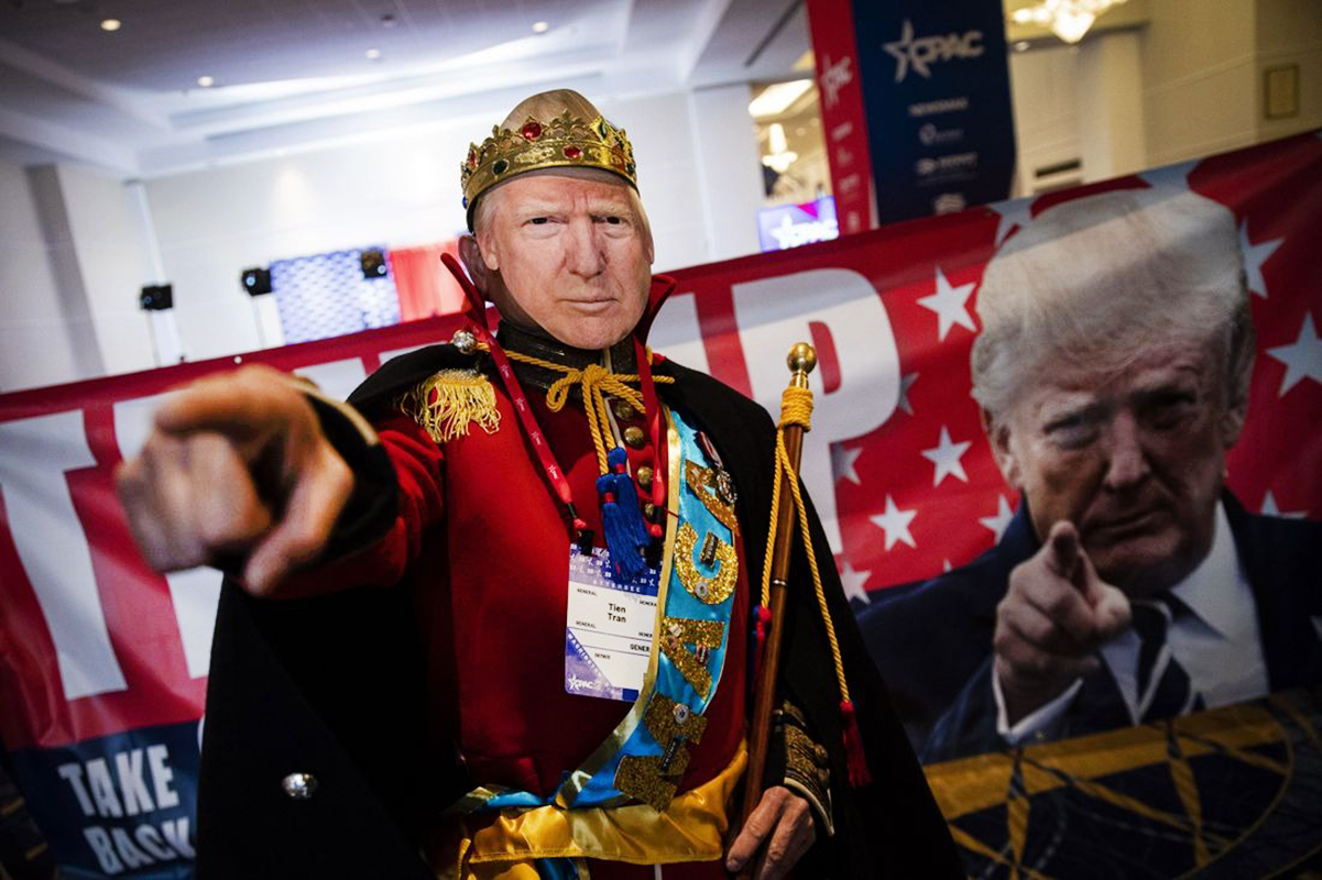 Cultul Donald Trump, „liderului suprem” MAGA, prinde contur în SUA ...