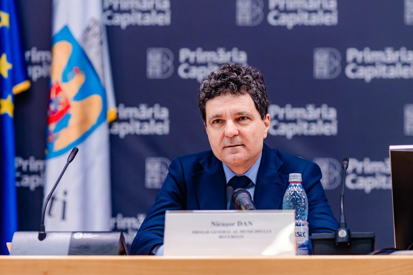 Bucureştenii cer unui primar de sector să candideze la Primăria ...