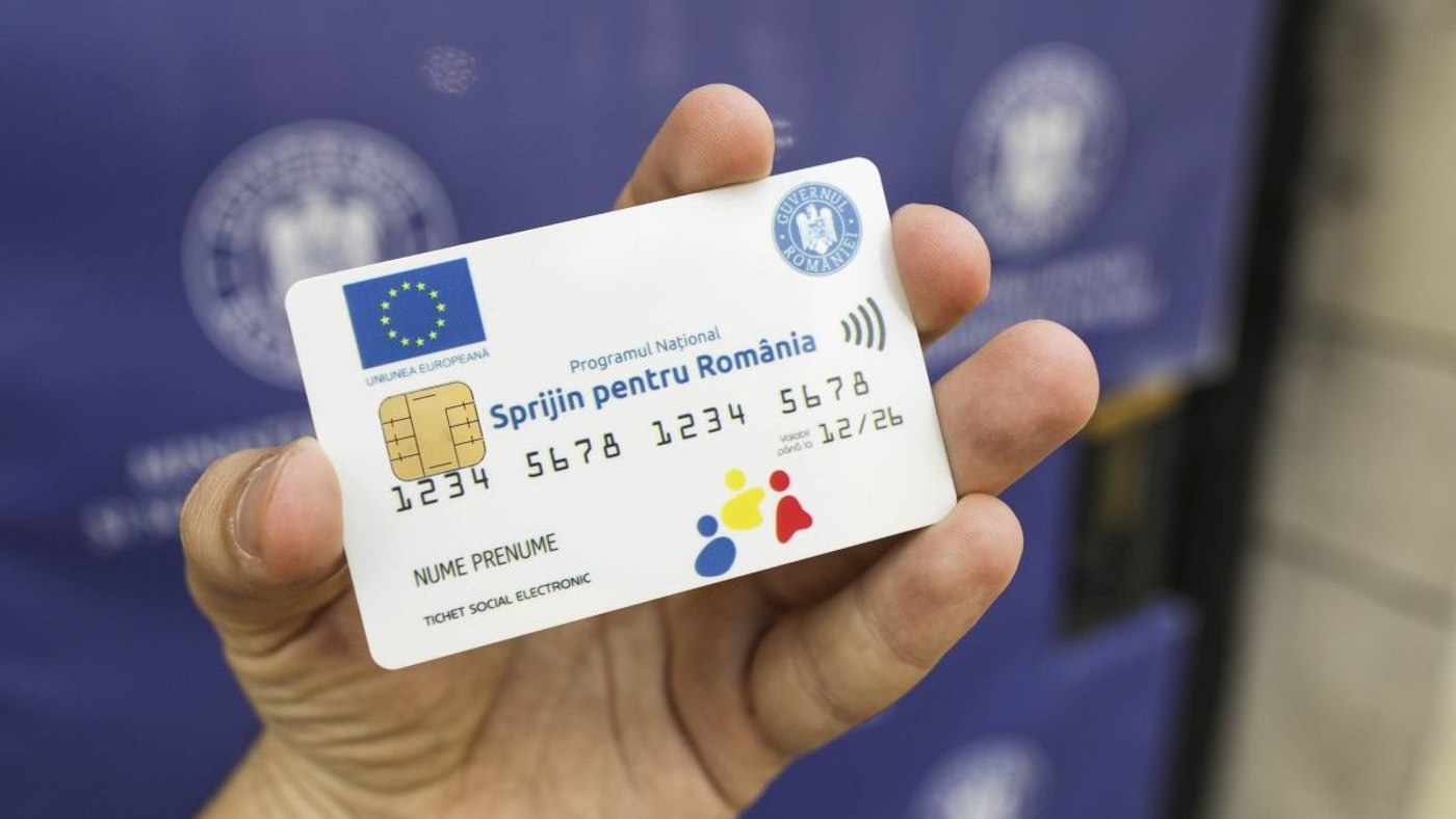 Intră banii pe cardurile sociale! Când se virează prima tranșă din 2025