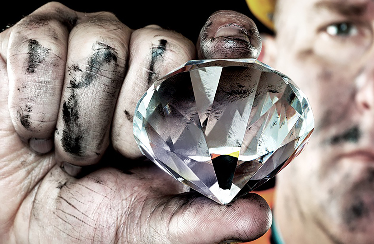 Doi tineri au găsit un diamant de 6.500.000 de euro, iar cu ce s-au ...