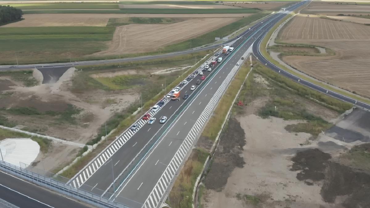 Vești bune pentru șoferii din România. Cel mai nou tronson de autostradă a fost dat în circulație