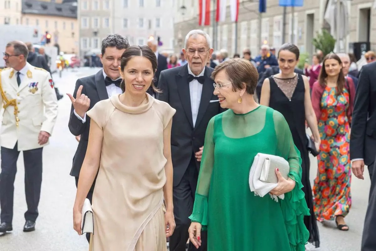 Mirabela Grădinaru a strălucit pe covorul roșu din Salzburg. Rochia cu ...