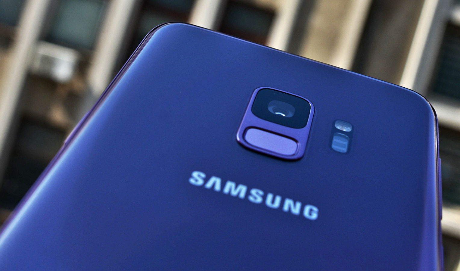 Samsung vrea să lanseze bijuterii inteligente cu AI: cercei, inele și ...