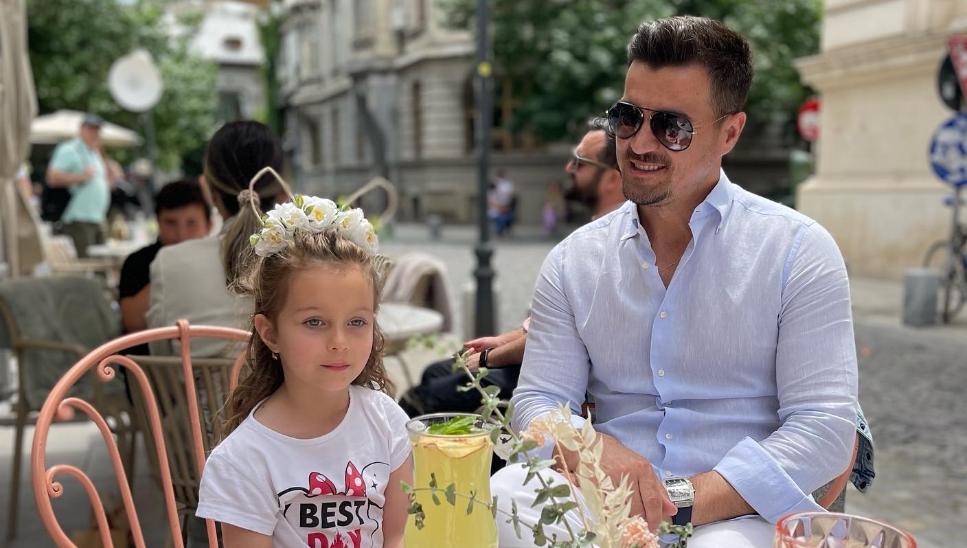 Ce ştie fetiţa Elenei Udrea despre absenţa ei. Eva Maria nu are habar despre motivul real pentru ...