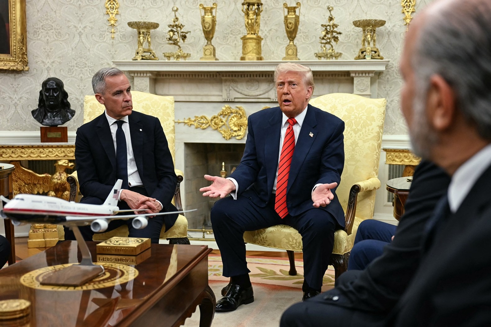 Cum a fost mărit prețul aurului "din pix", de Donald Trump – cel mai ...