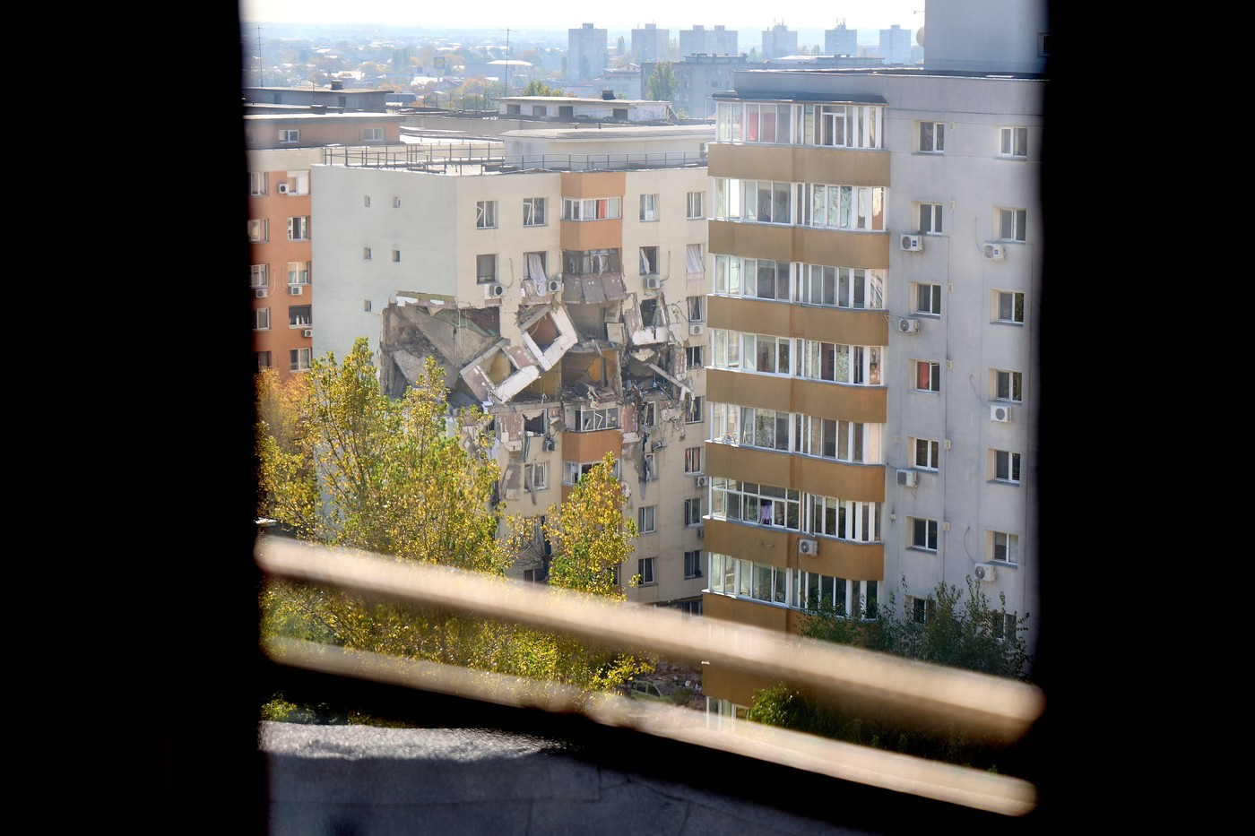 Teama locatarilor din blocul vecin exploziei din Rahova: "Și la noi ...