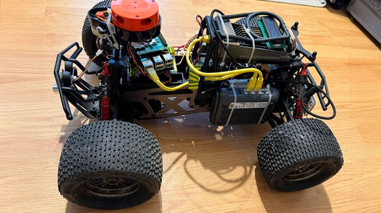 Inginerii români au creat primul robot autonom din lume care detectează ...