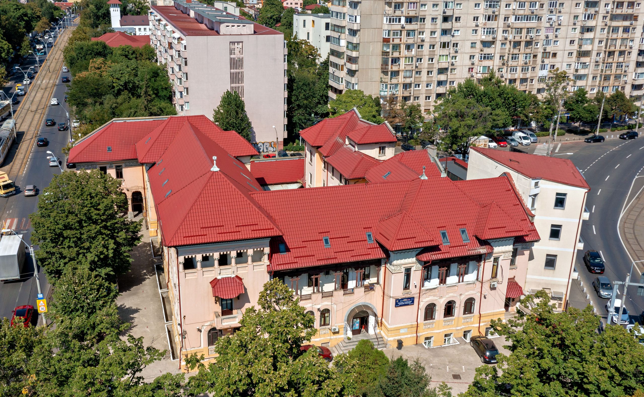 Colegiul Tehnologic Grigore Cerchez, evacuat de urgență, după un miros ...