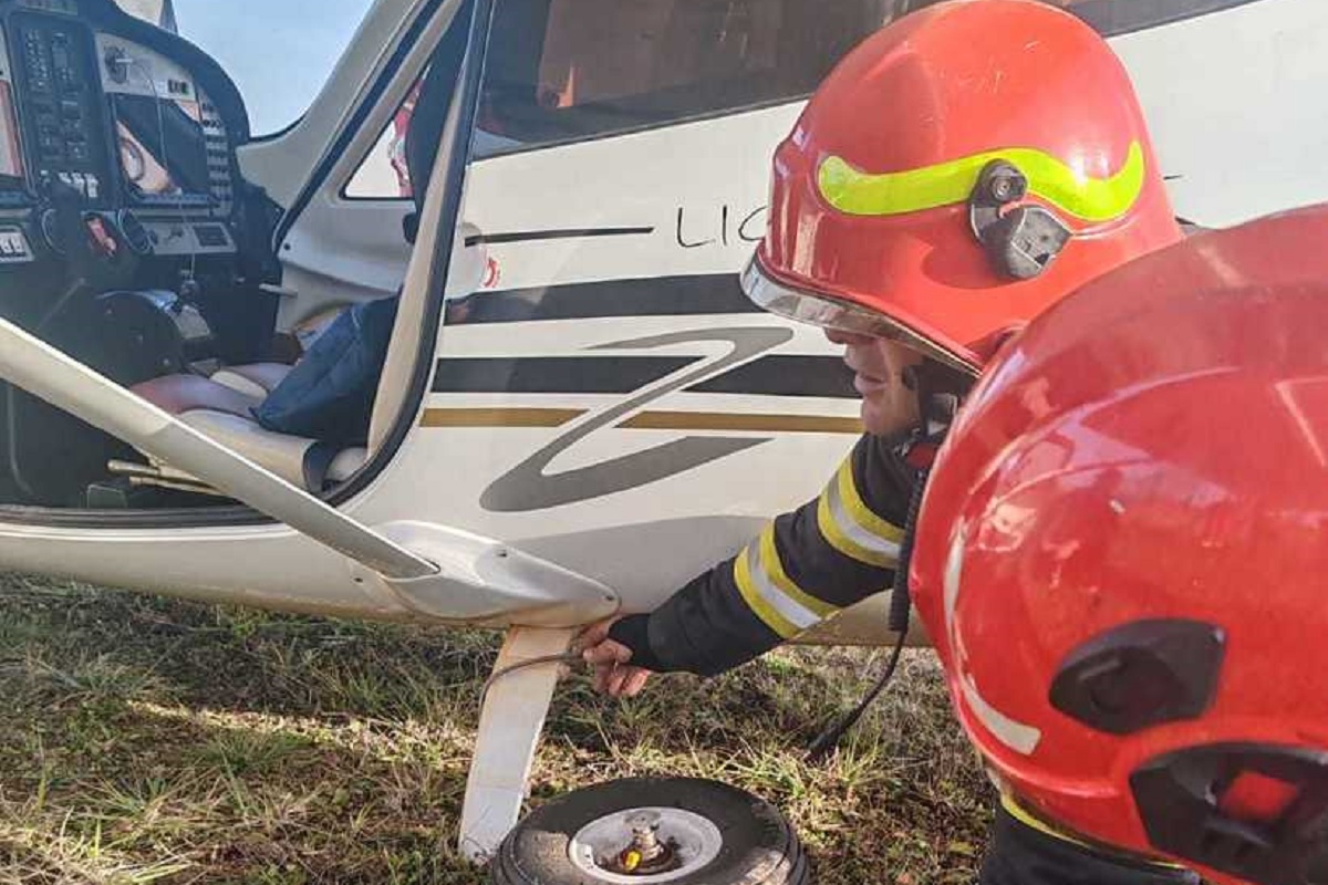Probleme în aer pentru un avion de mici dimensiuni: aeronava a aterizat ...