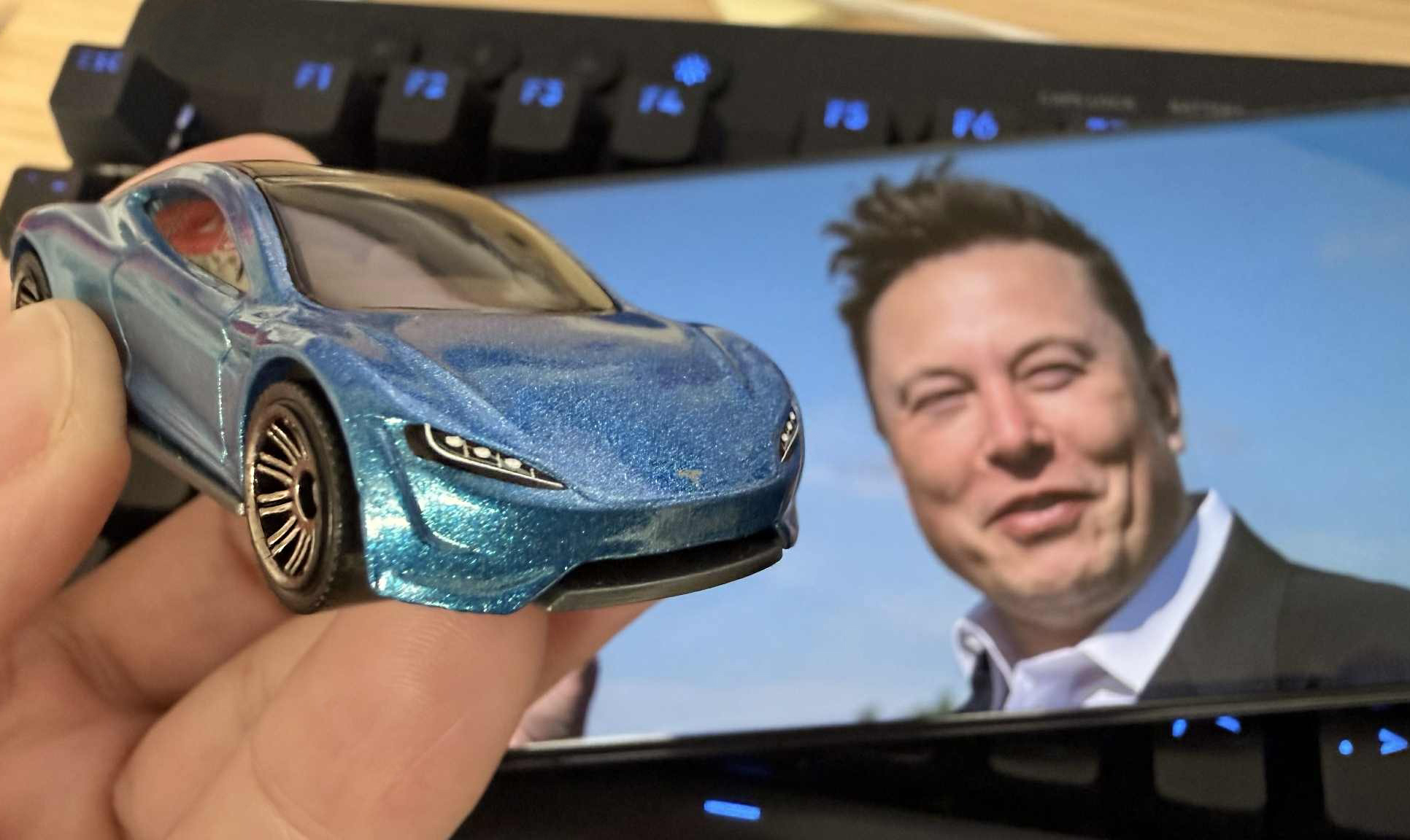 Musk promite o nouă Tesla Roadster până la final de 2025 și lasă loc ...