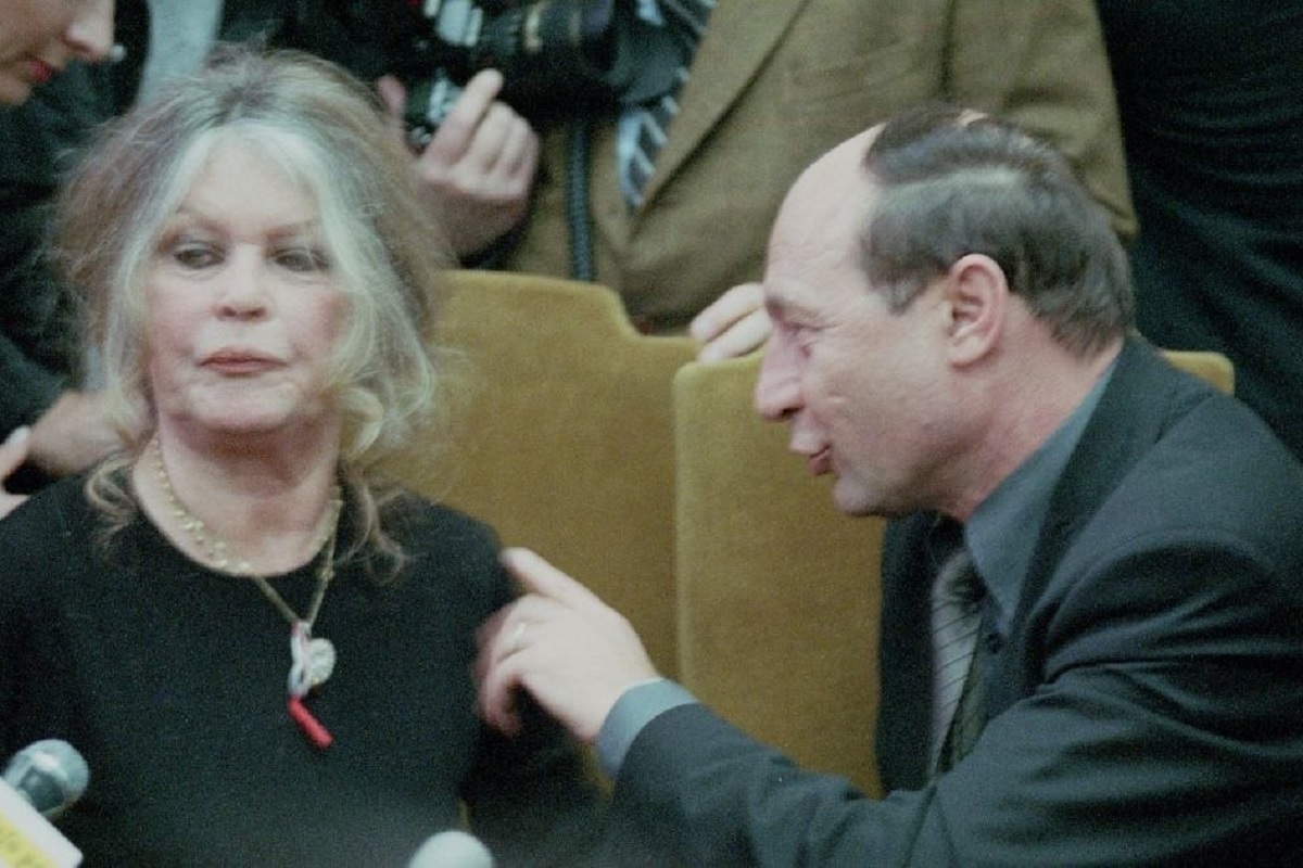 Brigitte Bardot l-a comparat pe Traian Băsescu cu Nicolae Ceaușescu. De ...