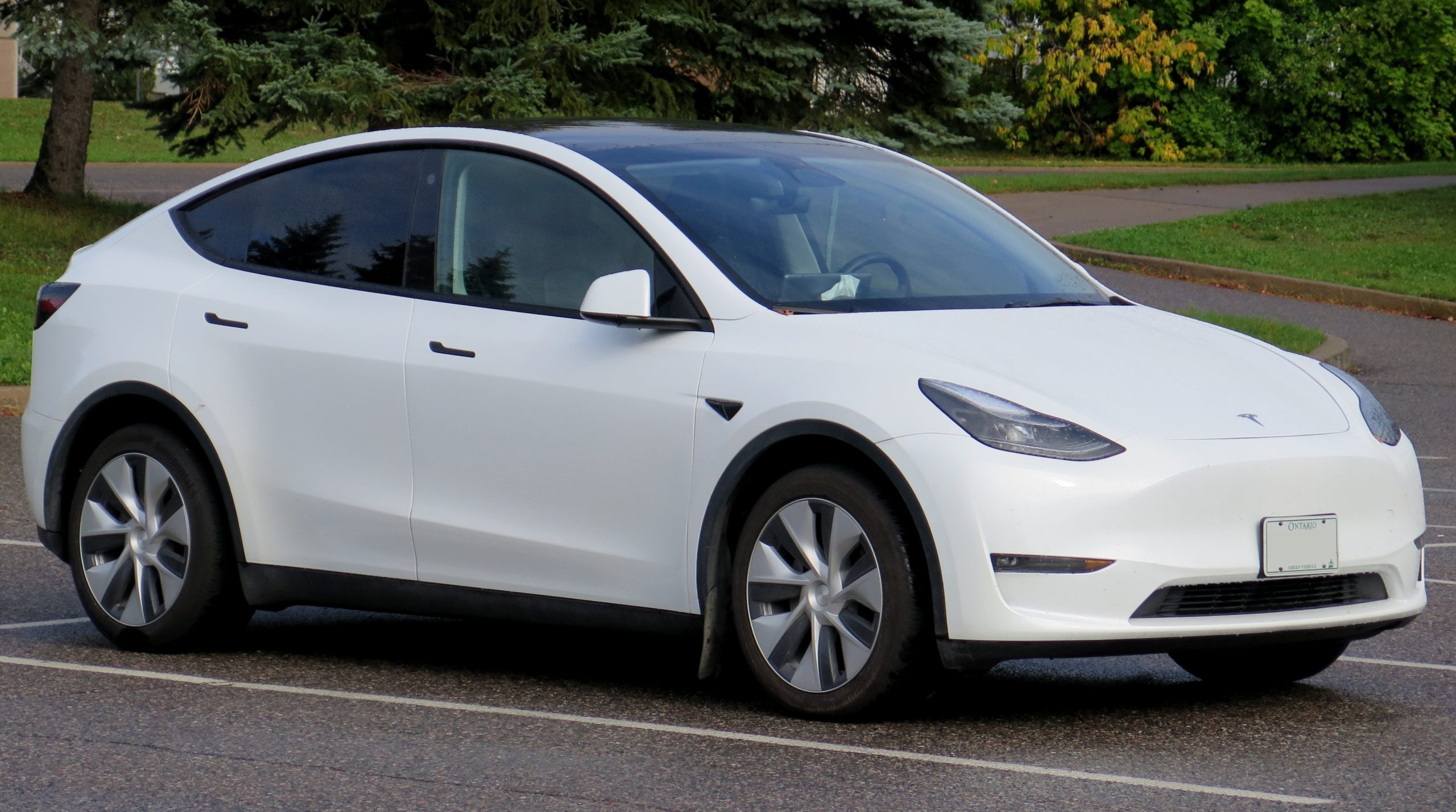 Tesla aduce în România Model Y standard long range cu tracțiune spate ...
