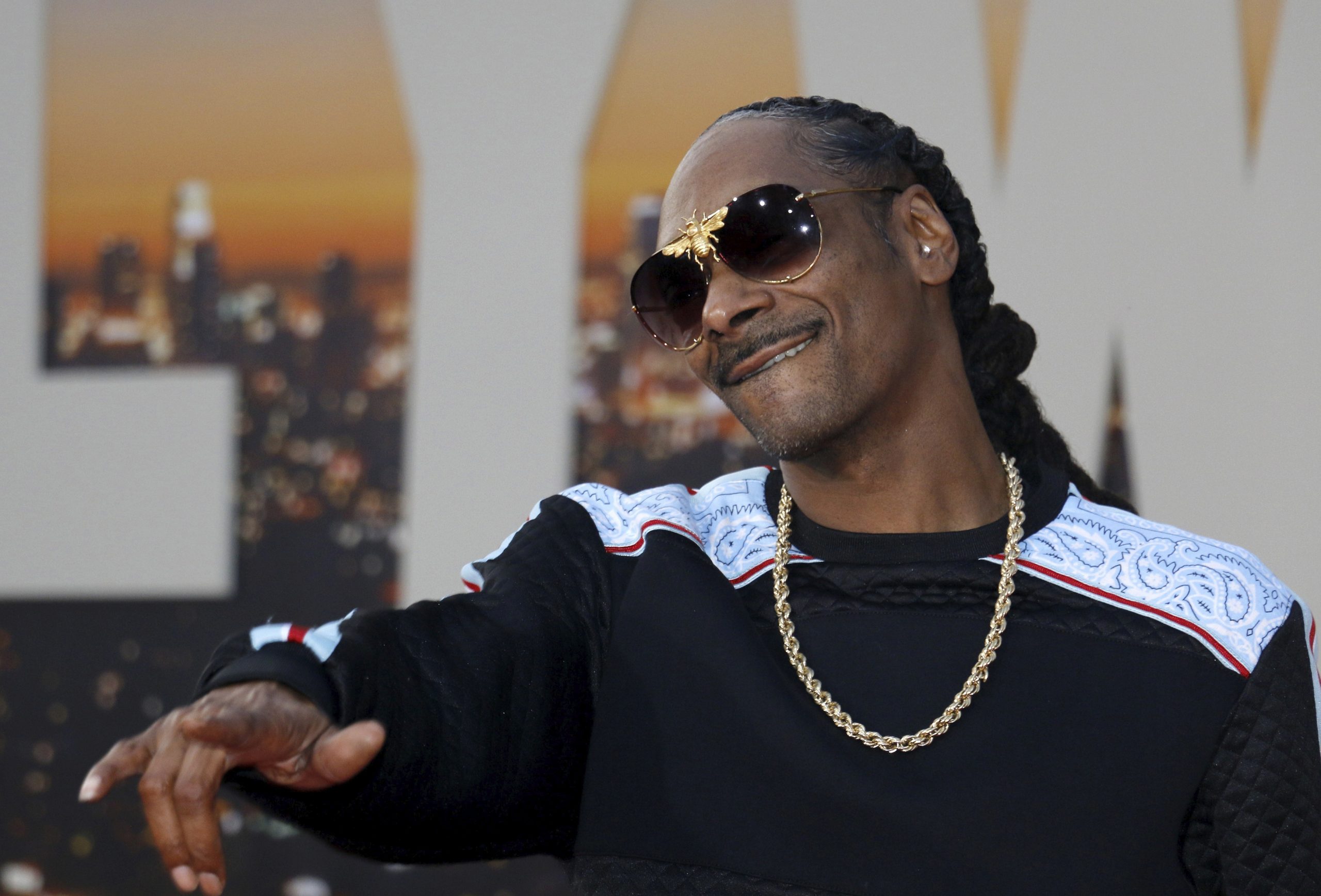 Cum a reacționat Snoop Dogg în momentul în care a primit un steagul ...