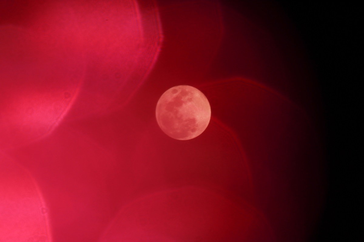 De ce Luna devine roșie în timpul eclipselor totale de Lună: Fenomenul ...