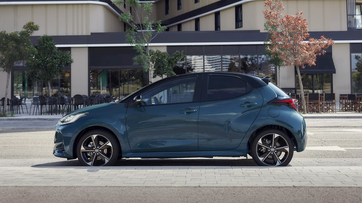 Cea mai bine vândută mașină din Europa de la Toyota trece pe electric ...