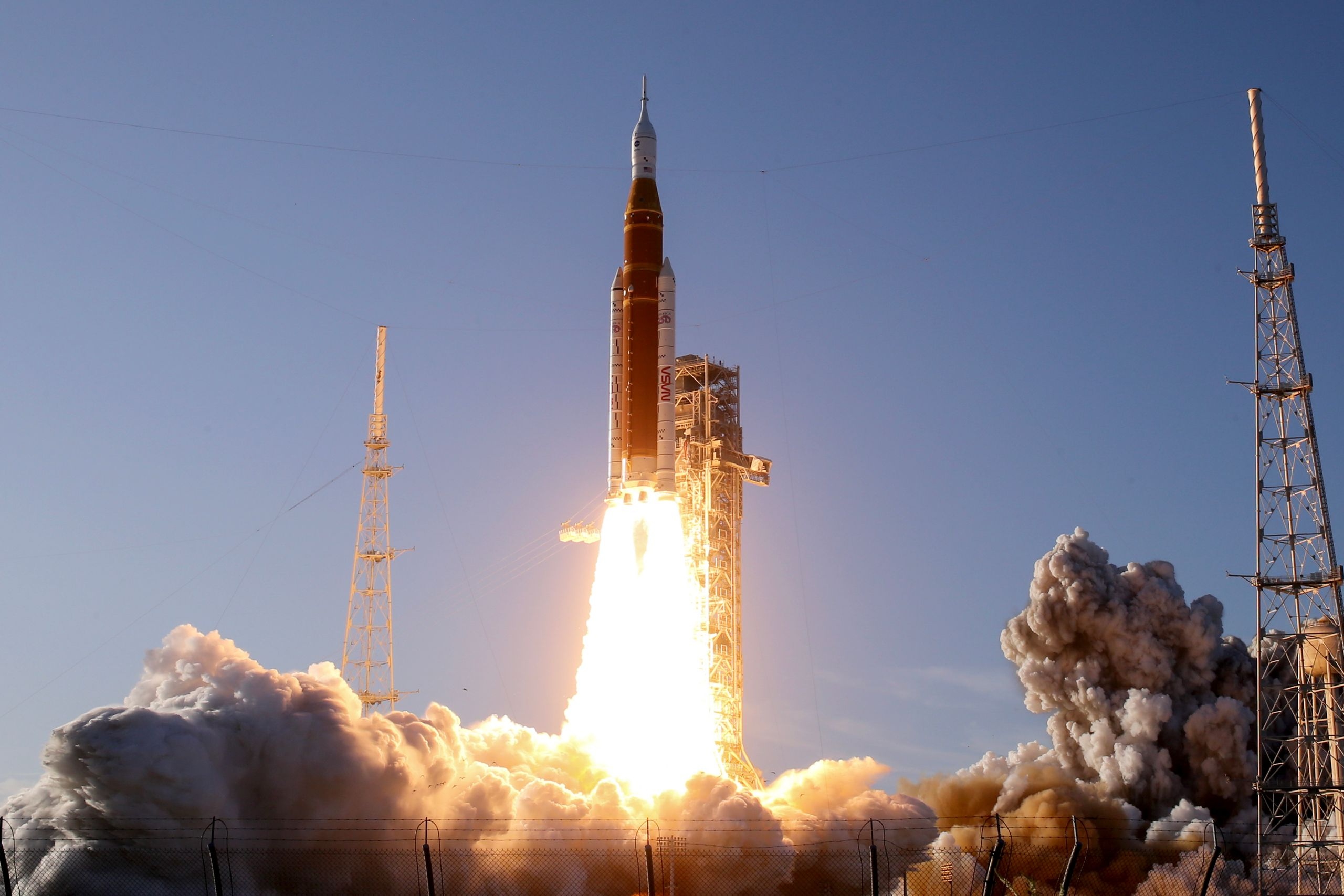 Artemis II a decolat spectaculos: omenirea se întoarce pe drumul spre ...